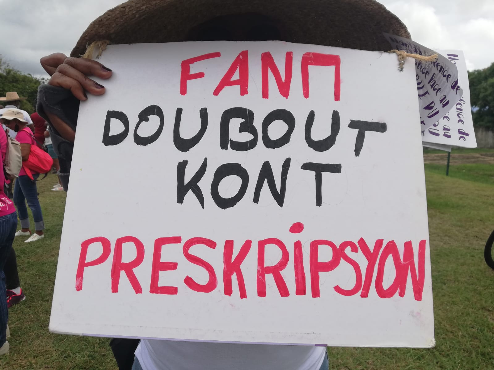 Chlordécone : environ un millier de manifestants dans les rues du Lamentin